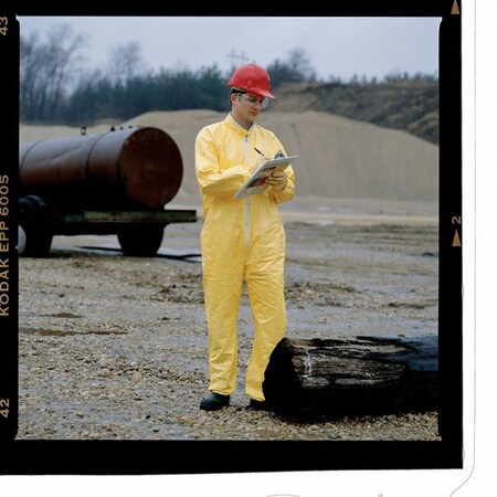 Dupont M, Yellow, Zipper/Storm Flap QC122SYLMD001200 | Zoro