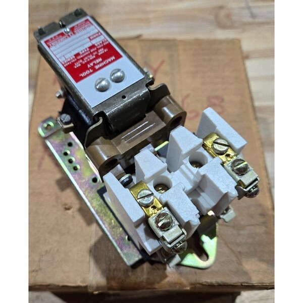 Square D SIZE 0, 2 POLE AC MACHINE TOOL Relay, 120V COIL 8501-BHO-20 | Zoro