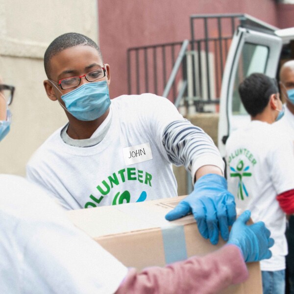 Avery White Adhesive Name Badges 5395