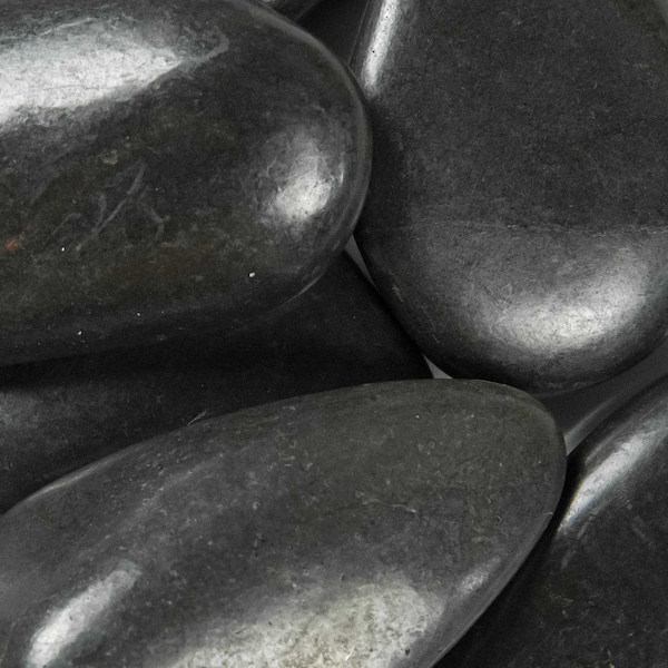 Msi Black Polished Pebbles 0.5 cu. Ft . per Bag 2 in. to 3.5 in. Bagged ...