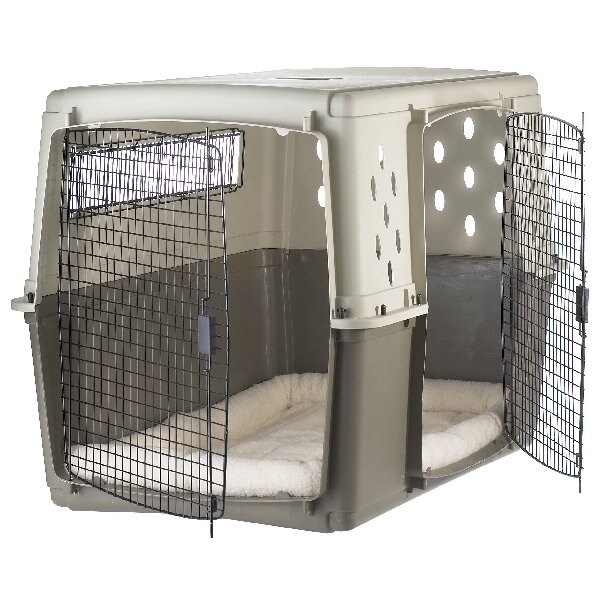 Miller Mfg Co PLASTIC DOUBLE DOOR CRATE GIANT 157339 | Zoro