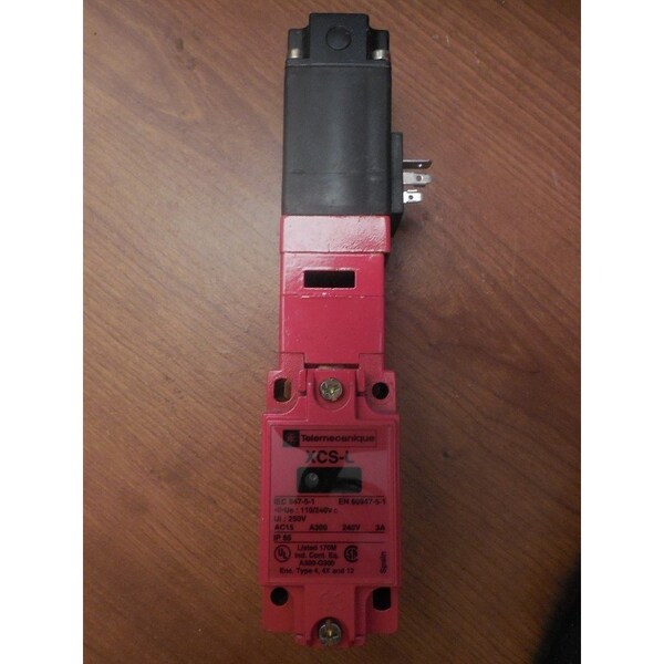 Telemecanique Sensors Interlock Switch 110/240 Volt 3 Amp XCS L749F3 | Zoro